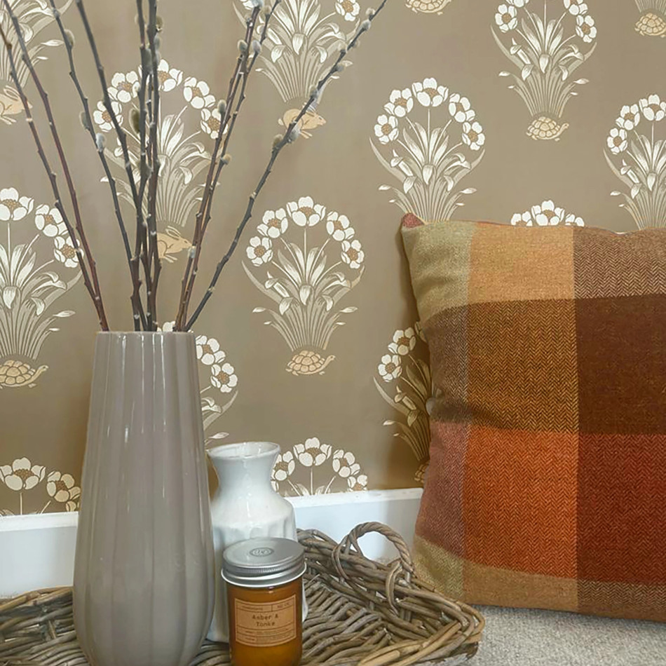 Tortoise & Hare Beige wallpaper Belgravia 6657 – Your Decor